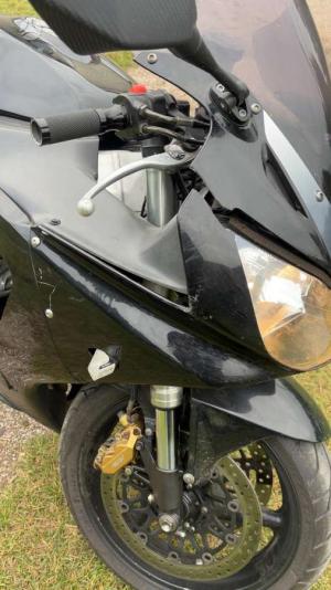 Black Honda Cbr 2002 in Raseiniai, with an engine capacity of 0.93 L and mileage of 39 thousand km for 2050 €, photo 17 on AUTOMOTO.COM.LV