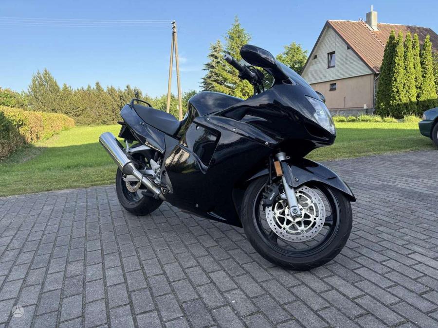 Черный Хонда Cbr 2002 в Электренай, объемом двигателя 1.10 л и пробегом 36 тыс. км за 3200 €, фото 7 на AUTOMOTO.COM.LV