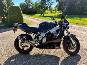 Черный Хонда Cbr 2003 в Шяуляй, объемом двигателя 0.60 л и пробегом 12 тыс. км за 1700 €, фото  на AUTOMOTO.COM.LV