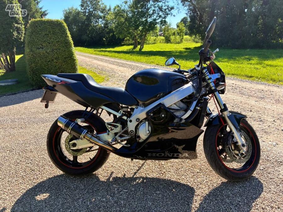 Черный Хонда Cbr 2003 в Шяуляй, объемом двигателя 0.60 л и пробегом 12 тыс. км за 1700 €, фото 1 на AUTOMOTO.COM.LV