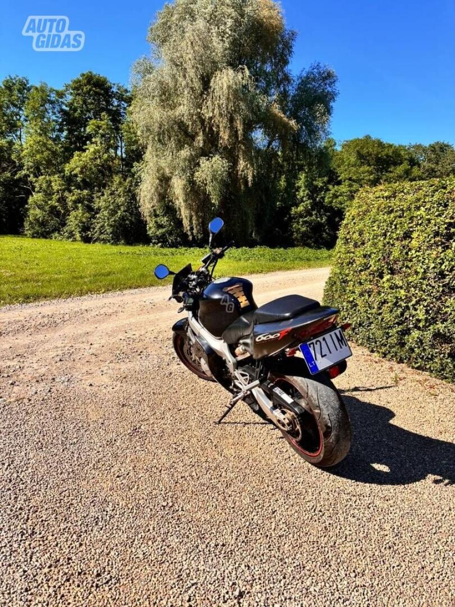 Черный Хонда Cbr 2003 в Шяуляй, объемом двигателя 0.60 л и пробегом 12 тыс. км за 1700 €, фото 7 на AUTOMOTO.COM.LV