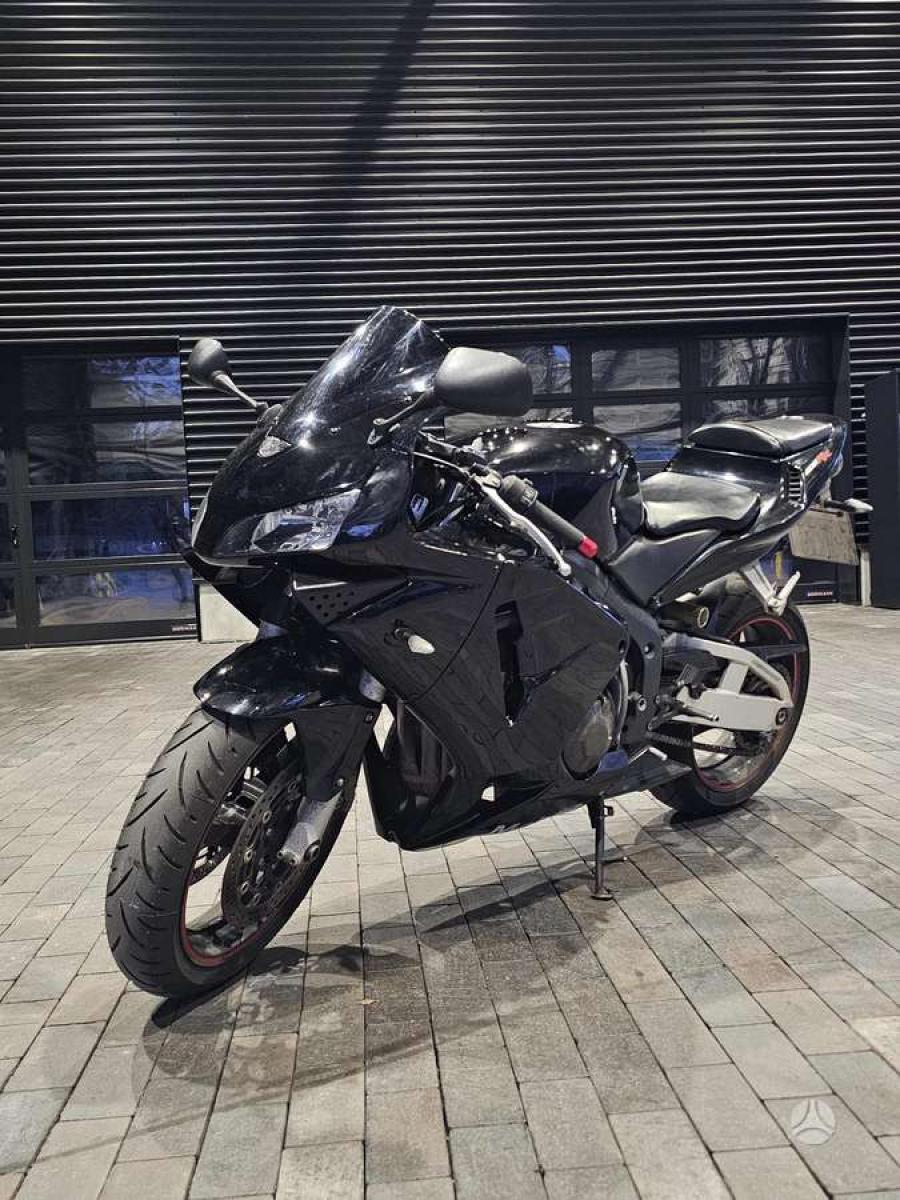 Black Honda Cbr 2003 in Klaipeda, with an engine capacity of 0.60 L and mileage of 38 thousand km for 4199 €, photo 5 on AUTOMOTO.COM.LV