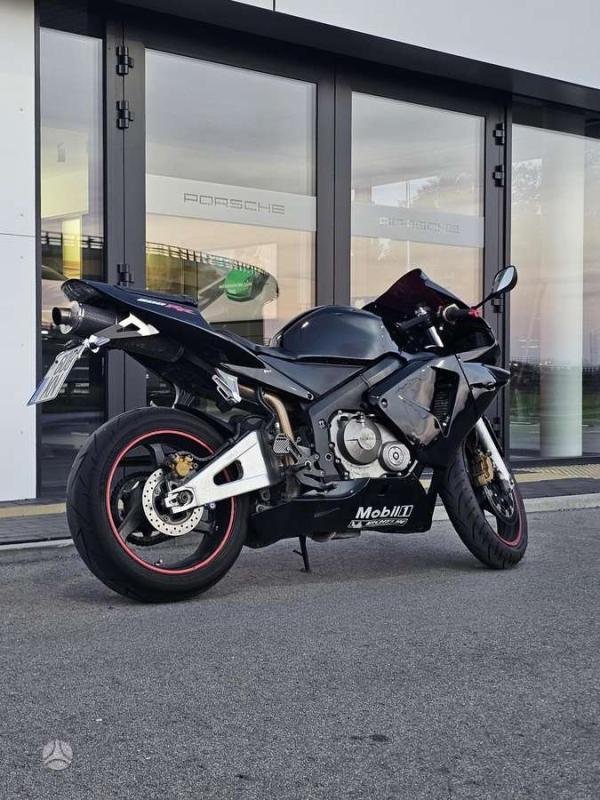 Черный Хонда Cbr 2003 в Клайпеда, объемом двигателя 0.60 л и пробегом 38 тыс. км за 4199 €, фото 5 на AUTOMOTO.COM.LV