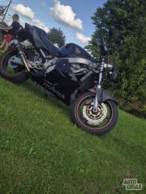 Black Honda Cbr 2003 in Telschi, with an engine capacity of 0.60 L and mileage of 0 thousand km for 1950 €, photo 4 on AUTOMOTO.COM.LV