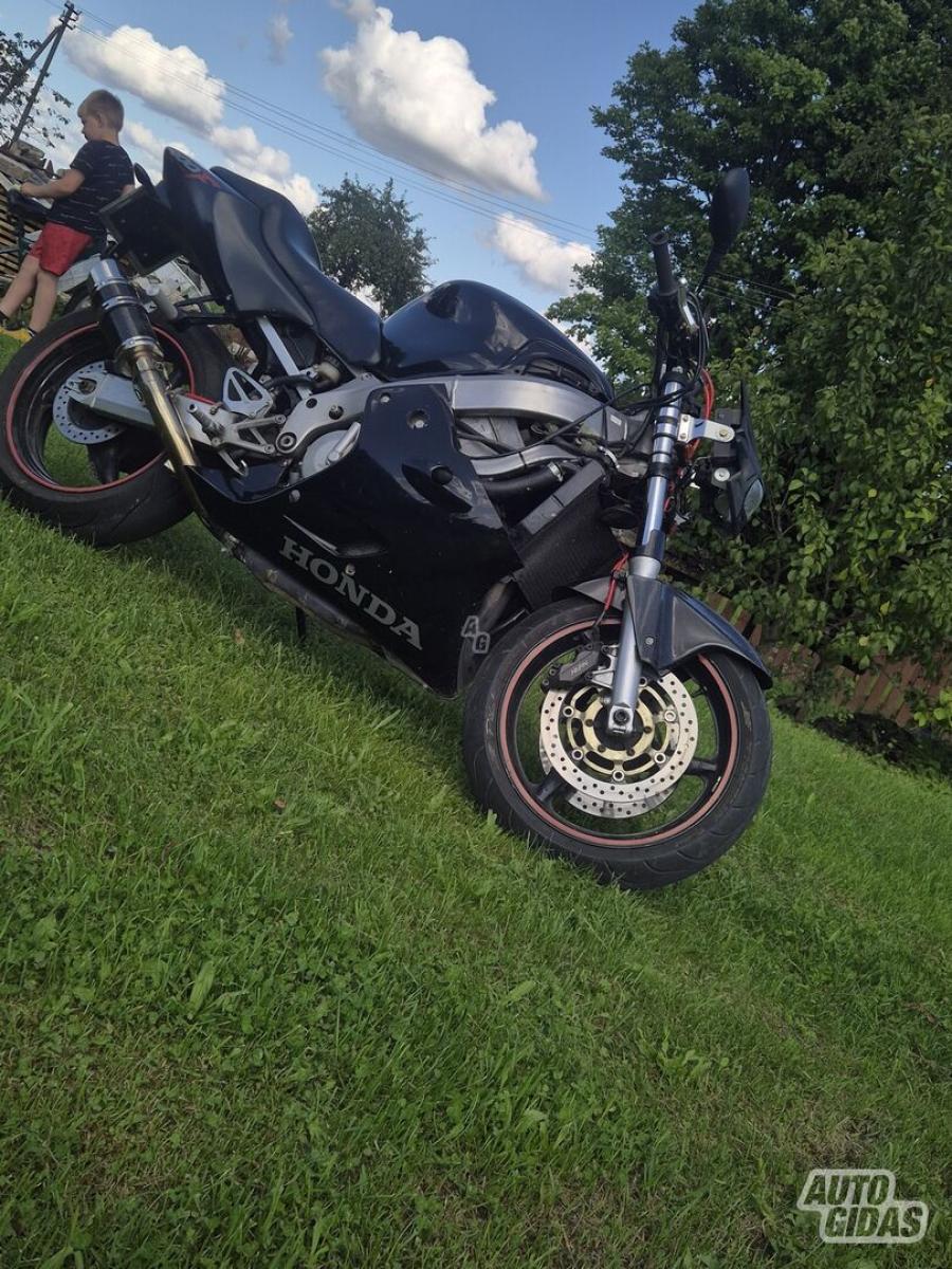 Black Honda Cbr 2003 in Telschi, with an engine capacity of 0.60 L and mileage of 0 thousand km for 1950 €, photo 4 on AUTOMOTO.COM.LV
