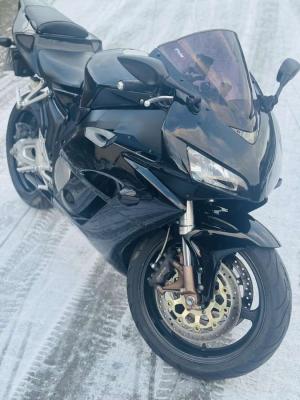 Black Honda Cbr 2004 in Vilnius, with an engine capacity of 1.00 L and mileage of 66 thousand km for 3500 €, photo  on AUTOMOTO.COM.LV