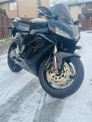 Black Honda Cbr 2004 in Vilnius, with an engine capacity of 1.00 L and mileage of 66 thousand km for 3500 €, photo 3 on AUTOMOTO.COM.LV