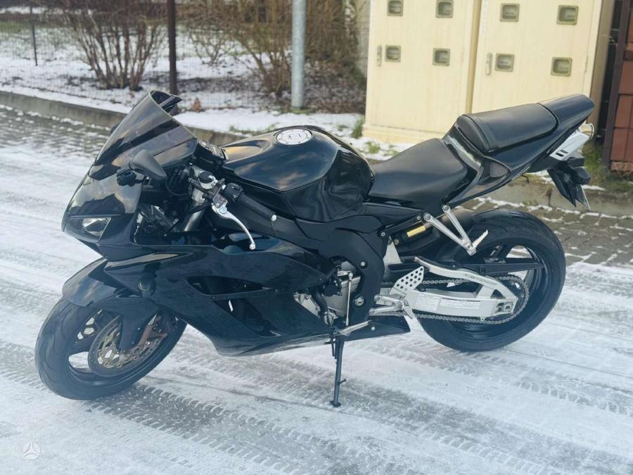 Black Honda Cbr 2004 in Vilnius, with an engine capacity of 1.00 L and mileage of 66 thousand km for 3500 €, photo 9 on AUTOMOTO.COM.LV