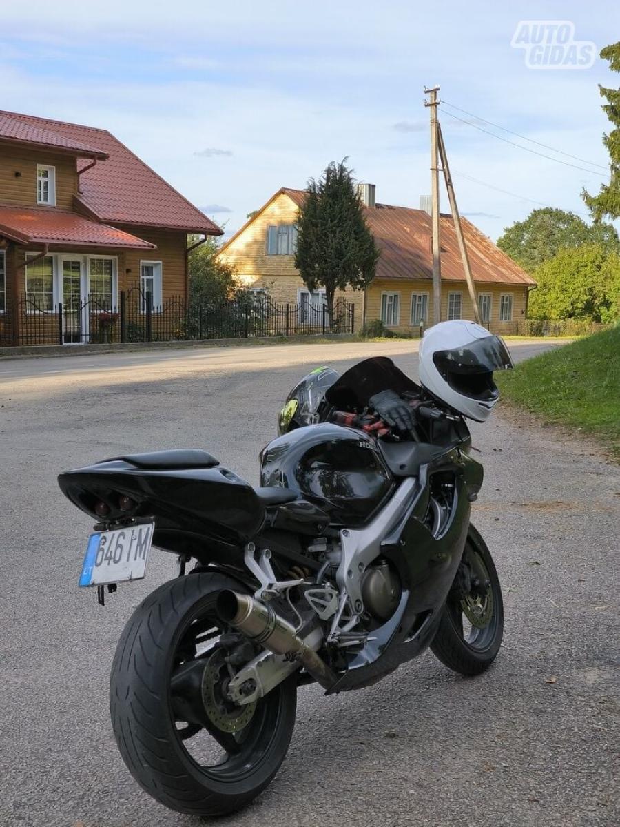 Melns Honda Cbr 2004 Kauņa, ar dzinēja tilpumu 0.60 L un nobraukumu 94 tūkst. km par 2600 €, foto 2 vietnē AUTOMOTO.COM.LV