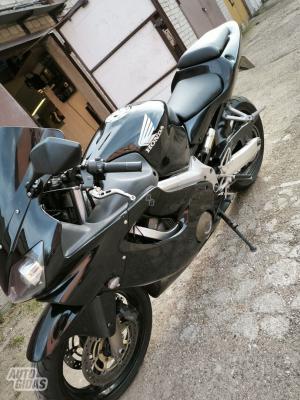 Melns Honda Cbr 2004 Kauņa, ar dzinēja tilpumu 0.60 L un nobraukumu 94 tūkst. km par 2600 €, foto 11 vietnē AUTOMOTO.COM.LV