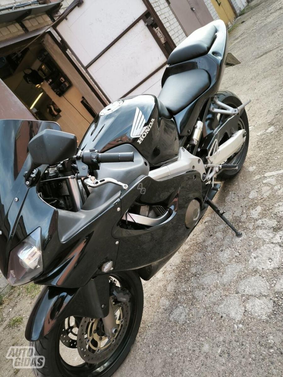 Melns Honda Cbr 2004 Kauņa, ar dzinēja tilpumu 0.60 L un nobraukumu 94 tūkst. km par 2600 €, foto 11 vietnē AUTOMOTO.COM.LV