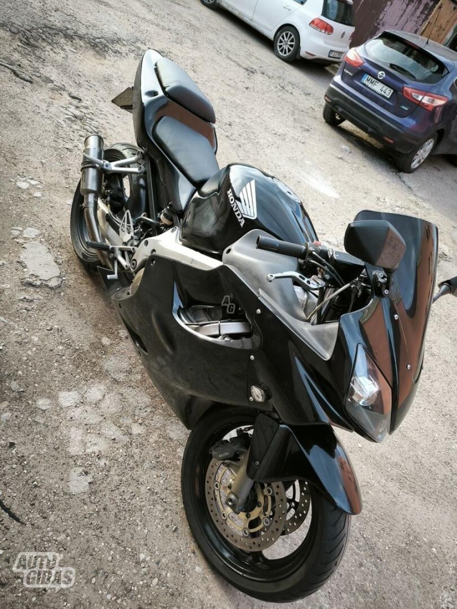 Melns Honda Cbr 2004 Kauņa, ar dzinēja tilpumu 0.60 L un nobraukumu 94 tūkst. km par 2600 €, foto 14 vietnē AUTOMOTO.COM.LV