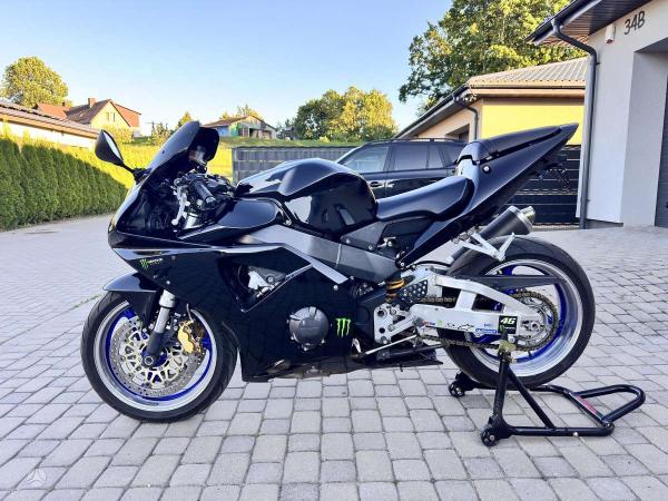 Melns Honda Cbr 2004 Viļņa, ar dzinēja tilpumu 0.95 L un nobraukumu 43 tūkst. km par 2790 €, foto 1 vietnē AUTOMOTO.COM.LV