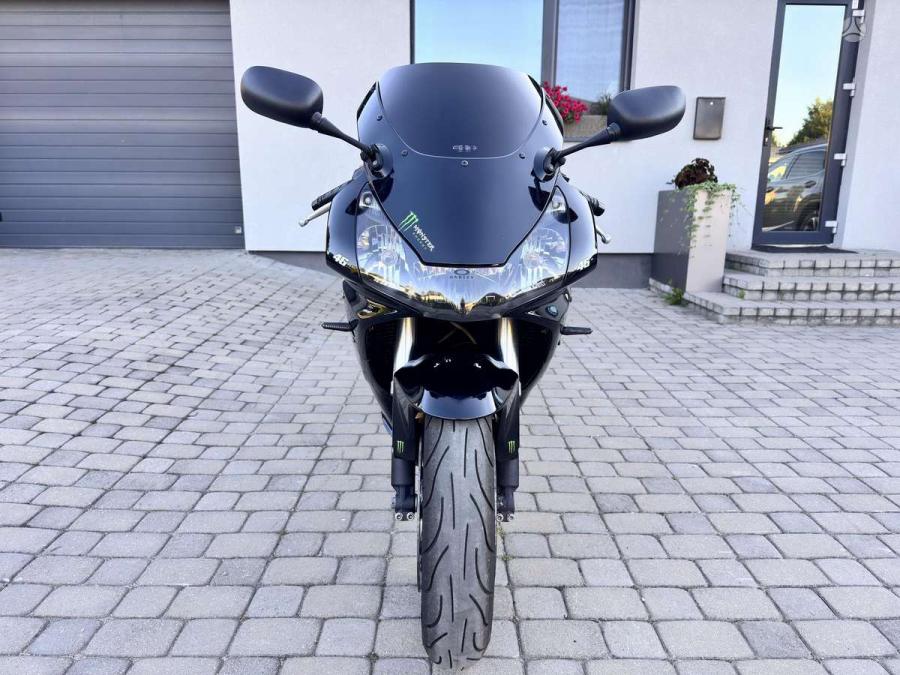 Melns Honda Cbr 2004 Viļņa, ar dzinēja tilpumu 0.95 L un nobraukumu 43 tūkst. km par 2790 €, foto 4 vietnē AUTOMOTO.COM.LV