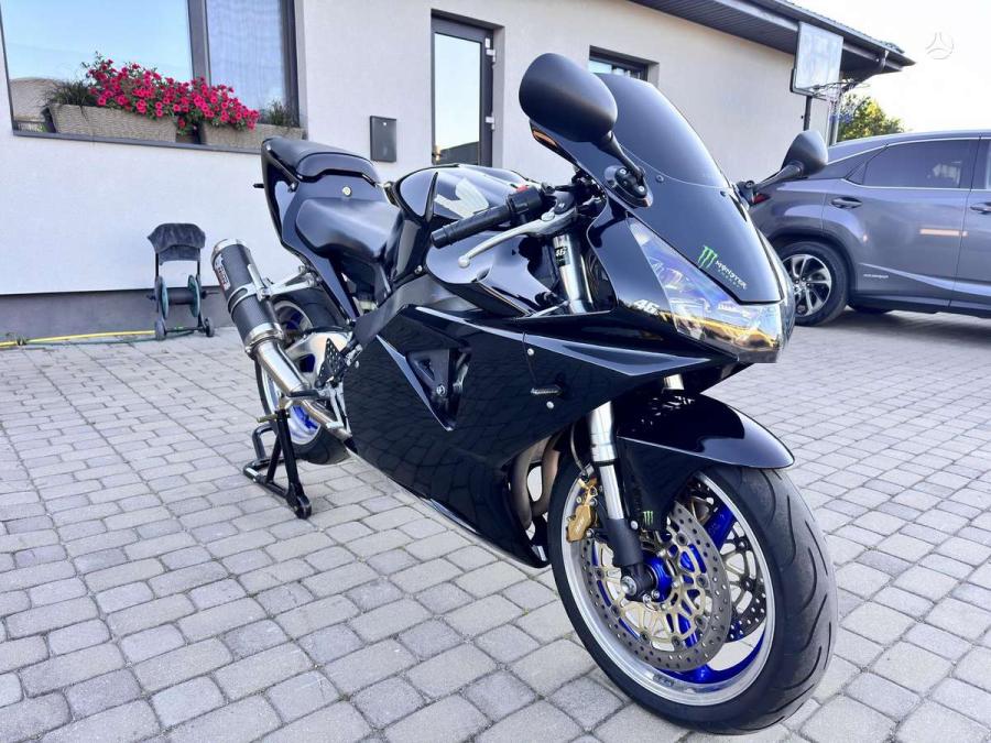 Melns Honda Cbr 2004 Viļņa, ar dzinēja tilpumu 0.95 L un nobraukumu 43 tūkst. km par 2790 €, foto 5 vietnē AUTOMOTO.COM.LV