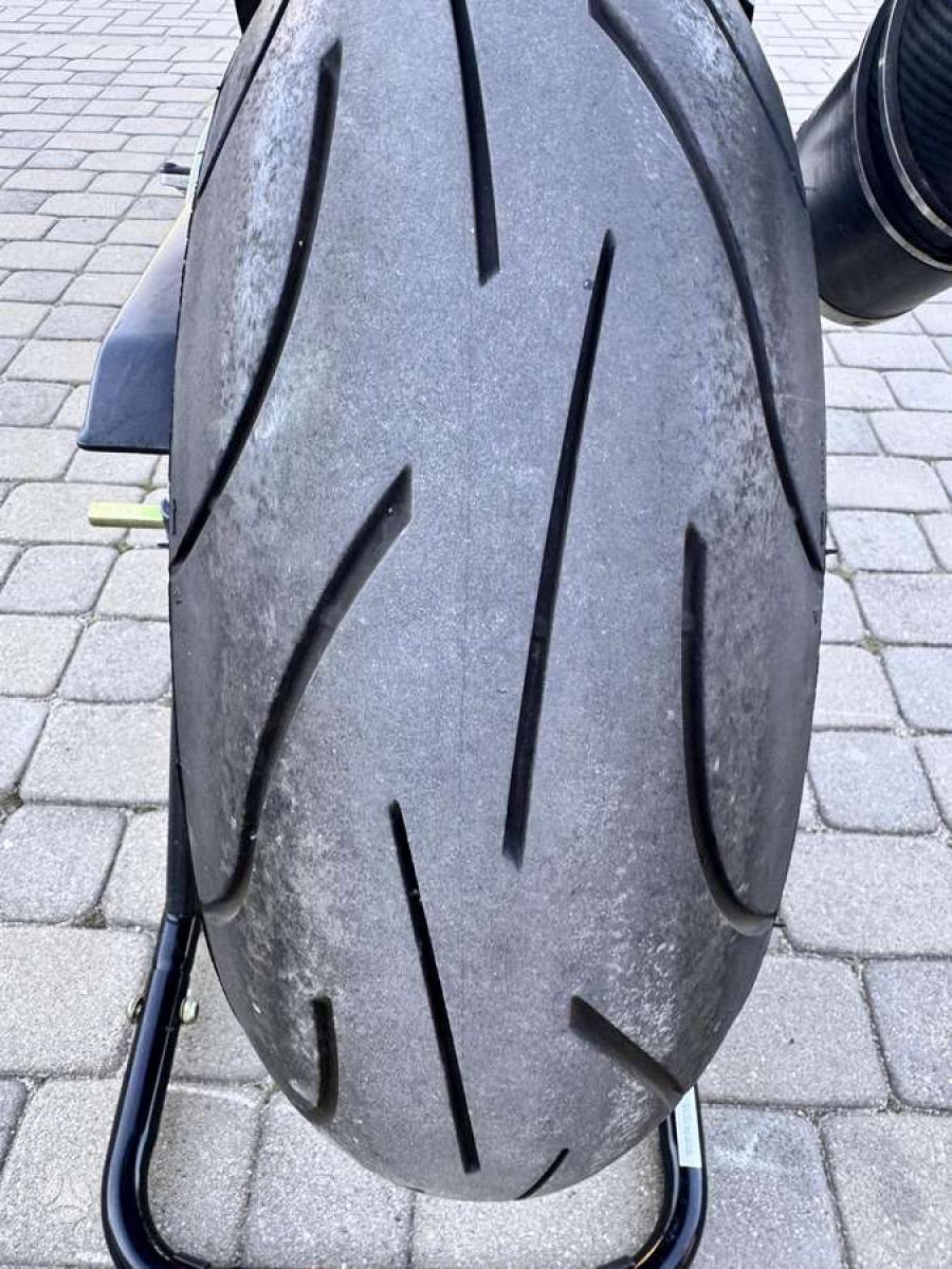 Melns Honda Cbr 2004 Viļņa, ar dzinēja tilpumu 0.95 L un nobraukumu 43 tūkst. km par 2790 €, foto 13 vietnē AUTOMOTO.COM.LV