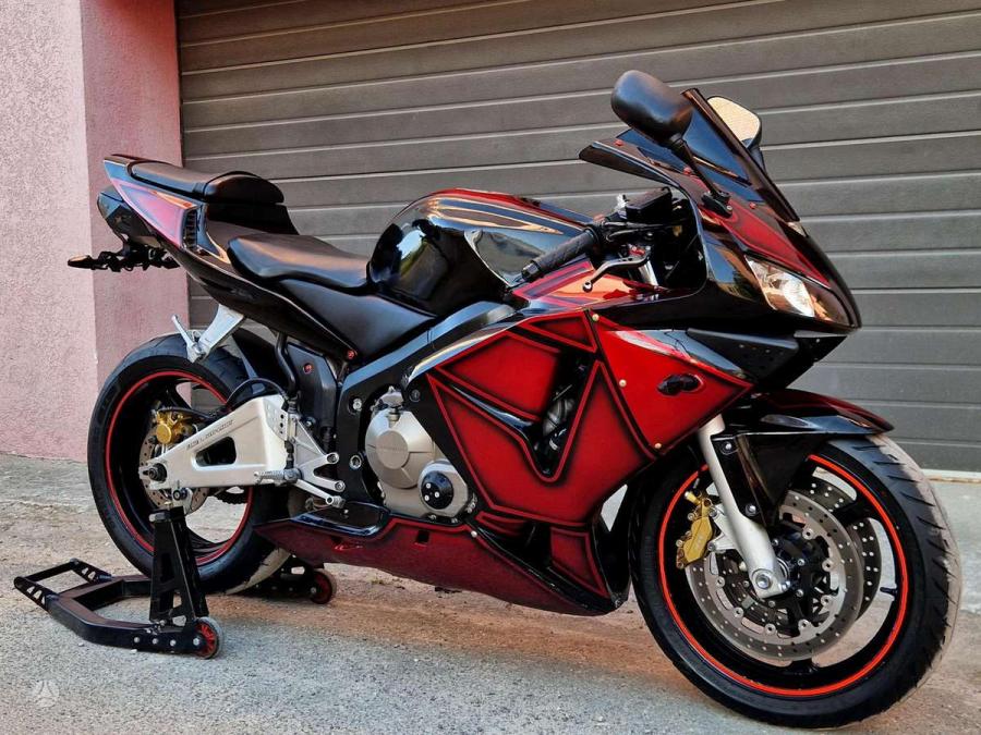 Черный Хонда Cbr 2004 в Вильнюс, объемом двигателя 0.60 л и пробегом 43 тыс. км за 3650 €, фото 1 на AUTOMOTO.COM.LV