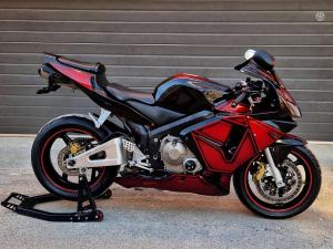 Черный Хонда Cbr 2004 в Вильнюс, объемом двигателя 0.60 л и пробегом 43 тыс. км за 3650 €, фото 3 на AUTOMOTO.COM.LV