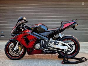 Черный Хонда Cbr 2004 в Вильнюс, объемом двигателя 0.60 л и пробегом 43 тыс. км за 3650 €, фото 5 на AUTOMOTO.COM.LV