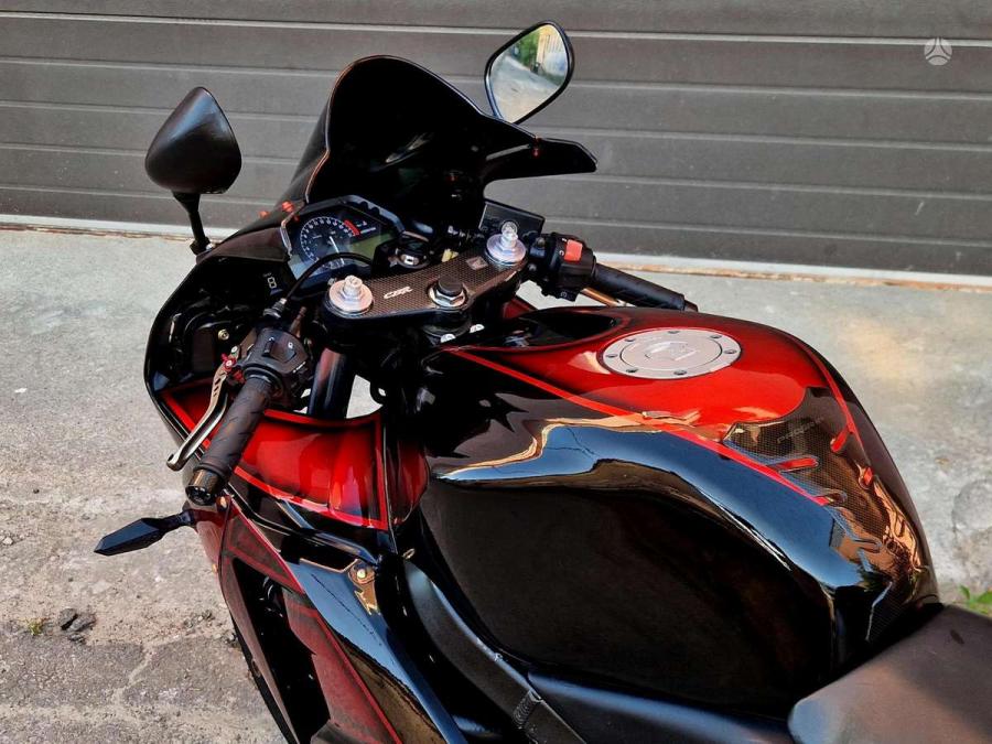 Черный Хонда Cbr 2004 в Вильнюс, объемом двигателя 0.60 л и пробегом 43 тыс. км за 3650 €, фото 11 на AUTOMOTO.COM.LV