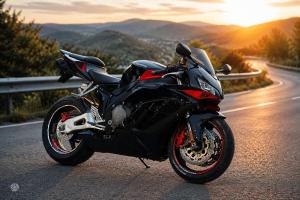 Melns Honda Cbr 2004 Radviliškis, ar dzinēja tilpumu 1.00 L un nobraukumu 43 tūkst. km par 3400 €, foto  vietnē AUTOMOTO.COM.LV