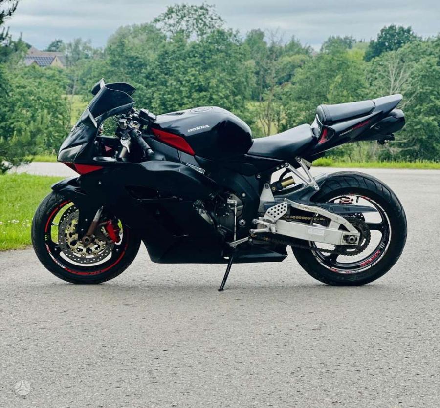 Melns Honda Cbr 2004 Radviliškis, ar dzinēja tilpumu 1.00 L un nobraukumu 43 tūkst. km par 3400 €, foto 5 vietnē AUTOMOTO.COM.LV