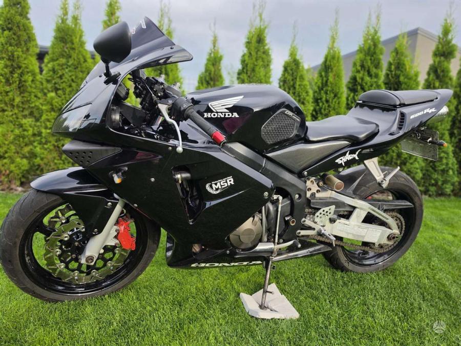 Black Honda Cbr 2005 in Kaunas, with an engine capacity of 0.60 L and mileage of 36 thousand km for 3333 €, photo 1 on AUTOMOTO.COM.LV