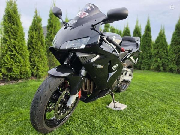 Black Honda Cbr 2005 in Kaunas, with an engine capacity of 0.60 L and mileage of 36 thousand km for 3333 €, photo 3 on AUTOMOTO.COM.LV