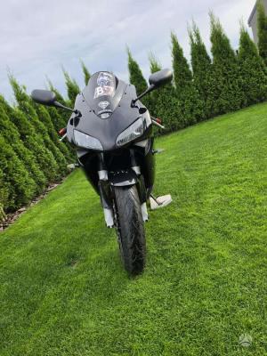 Black Honda Cbr 2005 in Kaunas, with an engine capacity of 0.60 L and mileage of 36 thousand km for 3333 €, photo 5 on AUTOMOTO.COM.LV