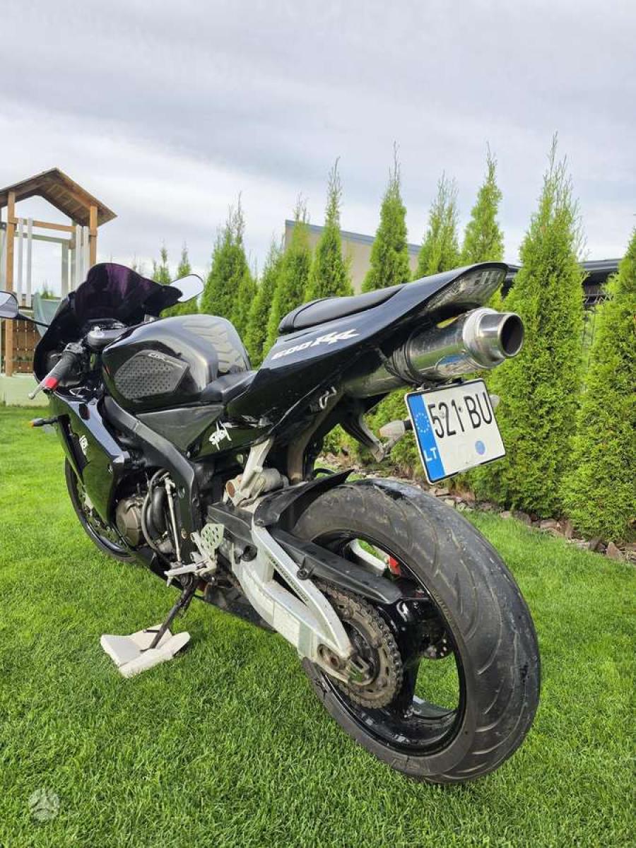 Black Honda Cbr 2005 in Kaunas, with an engine capacity of 0.60 L and mileage of 36 thousand km for 3333 €, photo 9 on AUTOMOTO.COM.LV