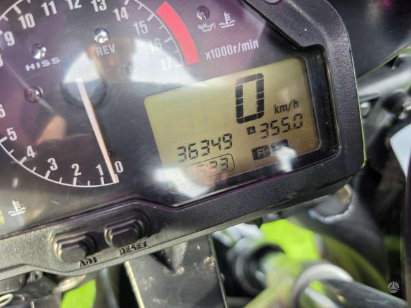 Black Honda Cbr 2005 in Kaunas, with an engine capacity of 0.60 L and mileage of 36 thousand km for 3333 €, photo 11 on AUTOMOTO.COM.LV