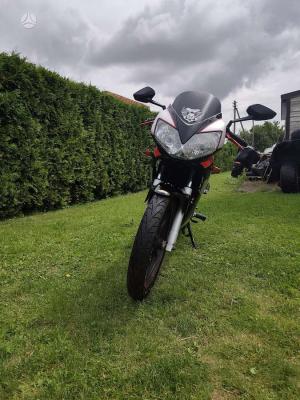 Black Honda Cbr 2006 in Vilkaviskis, with an engine capacity of 0.13 L and mileage of 27 thousand km for 1500 €, photo 3 on AUTOMOTO.COM.LV