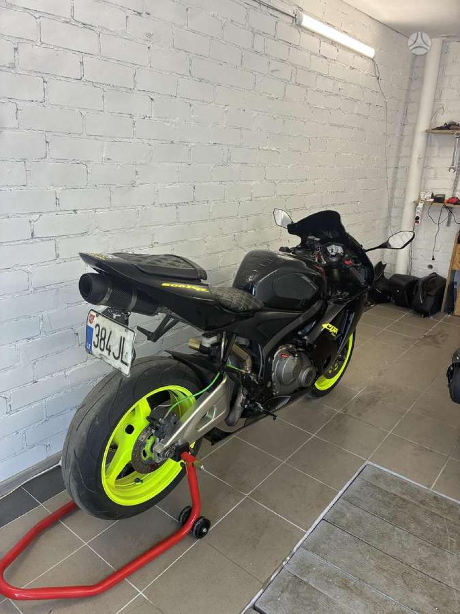 Black Honda Cbr 2006 in Jonava, with an engine capacity of 0.60 L and mileage of 62 thousand km for 3600 €, photo 4 on AUTOMOTO.COM.LV