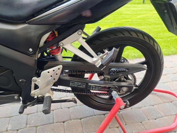 Black Honda Cbr 2009 in Kaunas, with an engine capacity of 0.13 L and mileage of 33 thousand km for 1500 €, photo 4 on AUTOMOTO.COM.LV