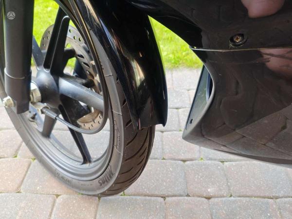 Black Honda Cbr 2009 in Kaunas, with an engine capacity of 0.13 L and mileage of 33 thousand km for 1500 €, photo 6 on AUTOMOTO.COM.LV