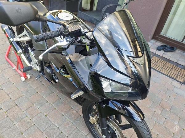 Black Honda Cbr 2009 in Kaunas, with an engine capacity of 0.13 L and mileage of 33 thousand km for 1500 €, photo 7 on AUTOMOTO.COM.LV