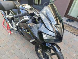 Black Honda Cbr 2009 in Kaunas, with an engine capacity of 0.13 L and mileage of 33 thousand km for 1500 €, photo 8 on AUTOMOTO.COM.LV