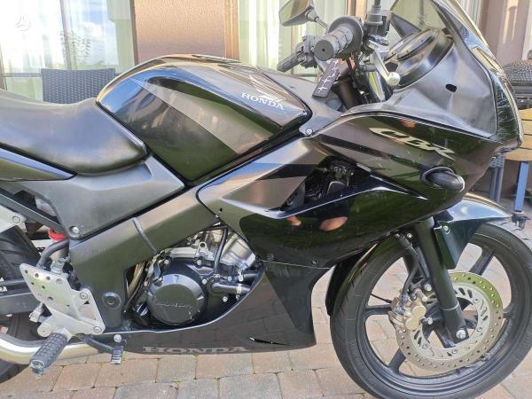 Black Honda Cbr 2009 in Kaunas, with an engine capacity of 0.13 L and mileage of 33 thousand km for 1500 €, photo 9 on AUTOMOTO.COM.LV