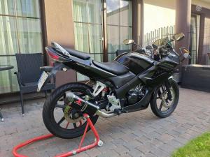 Black Honda Cbr 2009 in Kaunas, with an engine capacity of 0.13 L and mileage of 33 thousand km for 1500 €, photo 12 on AUTOMOTO.COM.LV