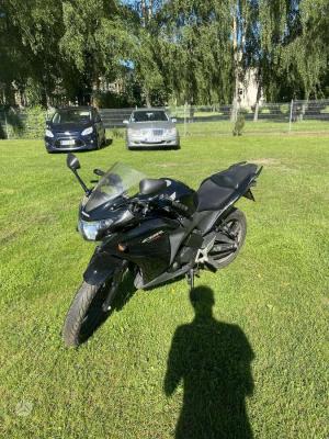 Black Honda Cbr 2012 in Alytus, with an engine capacity of 0.13 L and mileage of 40 thousand km for 900 €, photo  on AUTOMOTO.COM.LV