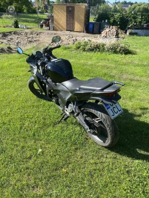 Black Honda Cbr 2012 in Alytus, with an engine capacity of 0.13 L and mileage of 40 thousand km for 900 €, photo 4 on AUTOMOTO.COM.LV