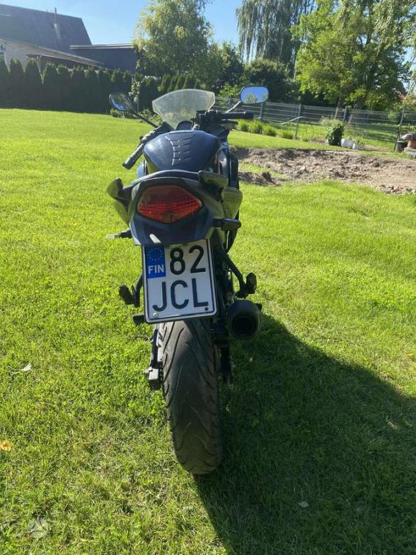 Black Honda Cbr 2012 in Alytus, with an engine capacity of 0.13 L and mileage of 40 thousand km for 900 €, photo 6 on AUTOMOTO.COM.LV