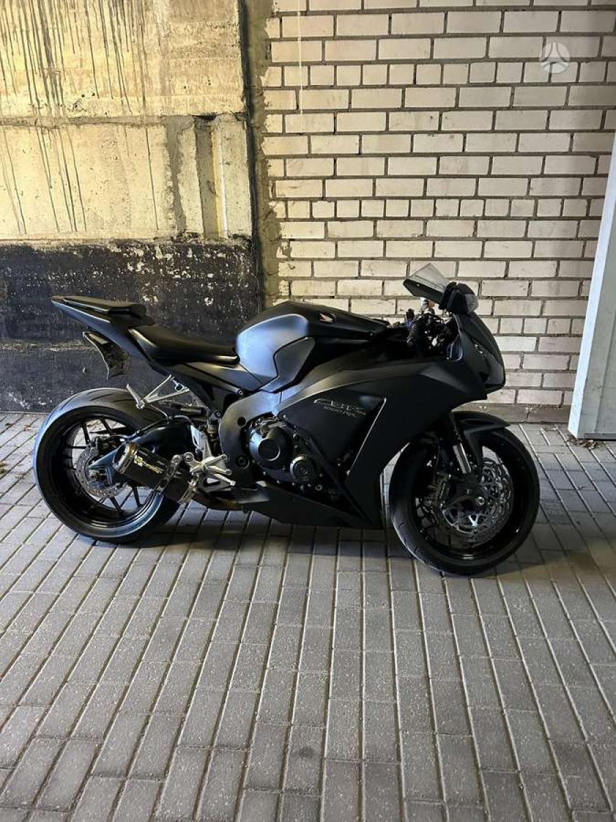 Черный Хонда Cbr 2013 в Каунас, объемом двигателя 1.00 л и пробегом 62 тыс. км за 5990 €, фото 1 на AUTOMOTO.COM.LV