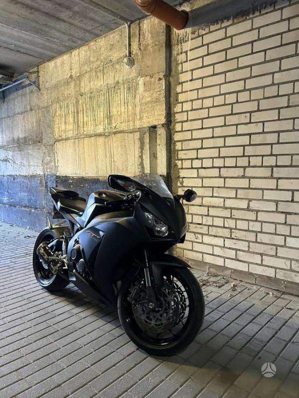 Черный Хонда Cbr 2013 в Каунас, объемом двигателя 1.00 л и пробегом 62 тыс. км за 5990 €, фото 3 на AUTOMOTO.COM.LV