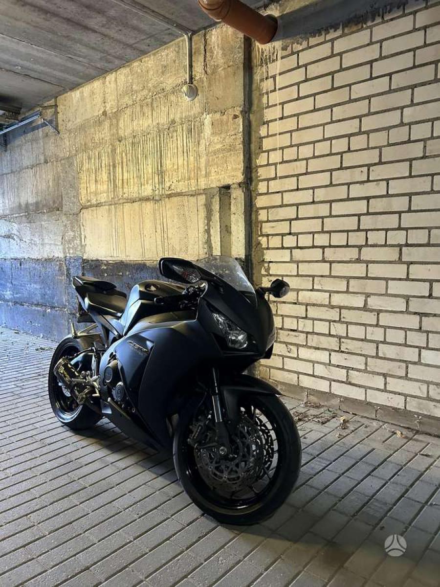 Черный Хонда Cbr 2013 в Каунас, объемом двигателя 1.00 л и пробегом 62 тыс. км за 5990 €, фото 3 на AUTOMOTO.COM.LV
