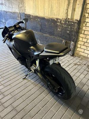 Черный Хонда Cbr 2013 в Каунас, объемом двигателя 1.00 л и пробегом 62 тыс. км за 5990 €, фото 4 на AUTOMOTO.COM.LV