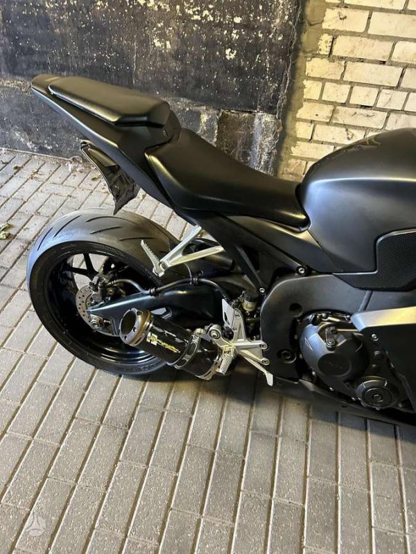 Черный Хонда Cbr 2013 в Каунас, объемом двигателя 1.00 л и пробегом 62 тыс. км за 5990 €, фото 5 на AUTOMOTO.COM.LV