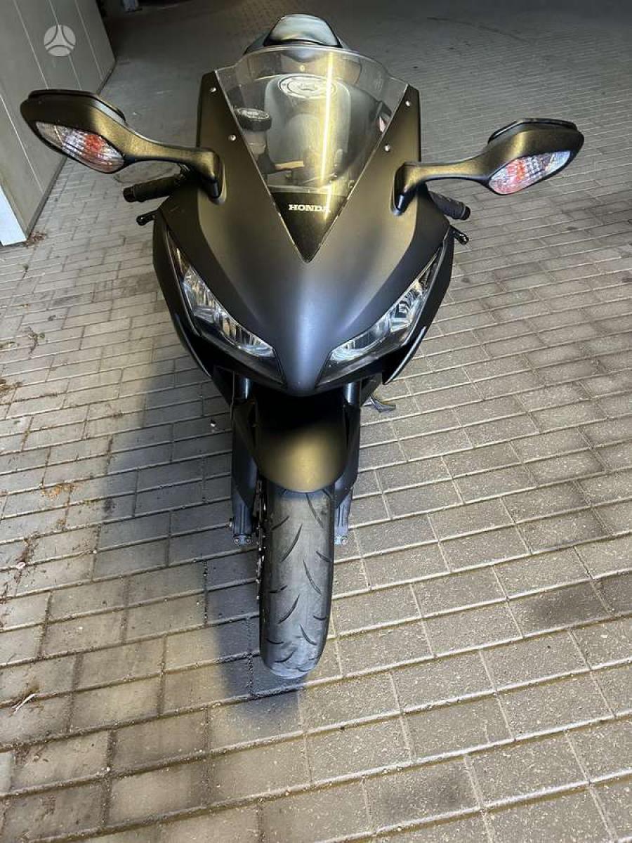 Черный Хонда Cbr 2013 в Каунас, объемом двигателя 1.00 л и пробегом 62 тыс. км за 5990 €, фото 6 на AUTOMOTO.COM.LV