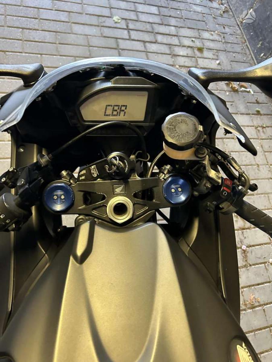 Черный Хонда Cbr 2013 в Каунас, объемом двигателя 1.00 л и пробегом 62 тыс. км за 5990 €, фото 7 на AUTOMOTO.COM.LV