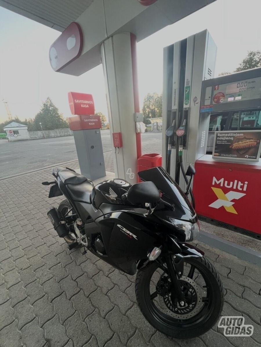 Melns Honda Cbr 2014 Mažeikiai, ar dzinēja tilpumu 0.13 L un nobraukumu 30 tūkst. km par 2100 €, foto 2 vietnē AUTOMOTO.COM.LV